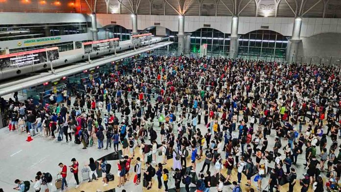 Here's Everything to Know About Using E-gates at JB Customs