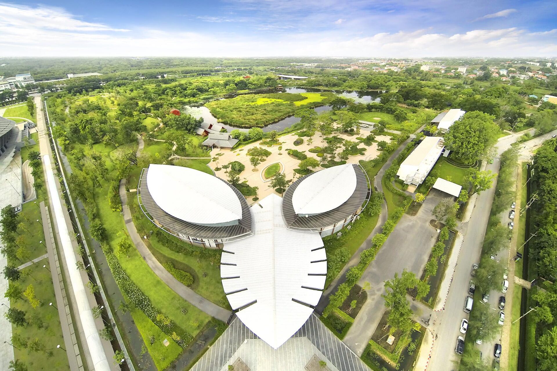 Central Thailand Guide for Explorers — 11 Things to Do in Nakhon Pathom, Ratchaburi, Kanchanaburi